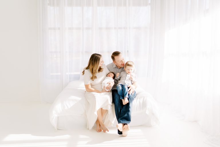 Scott Studio Newborn Family Session - lindseypowellphotography.com